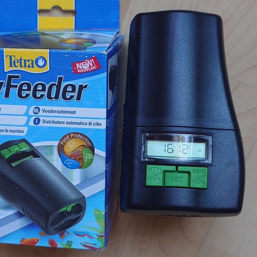 Автоматическая кормушка Tetra myFeeder для рыб в а