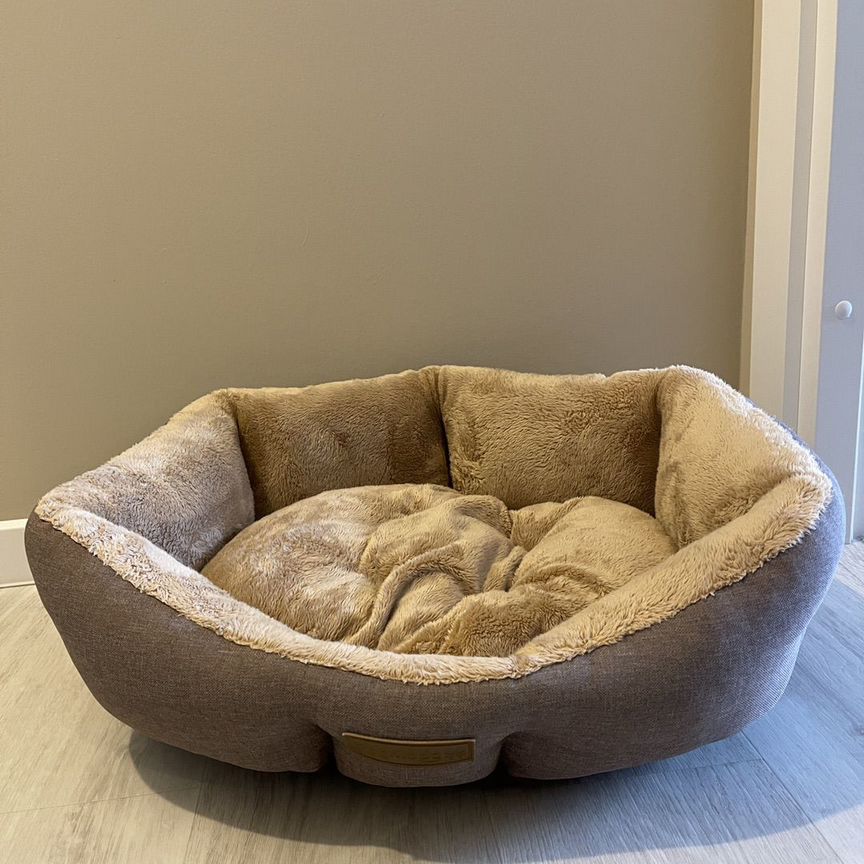 Лежанка для собак и кошек бу