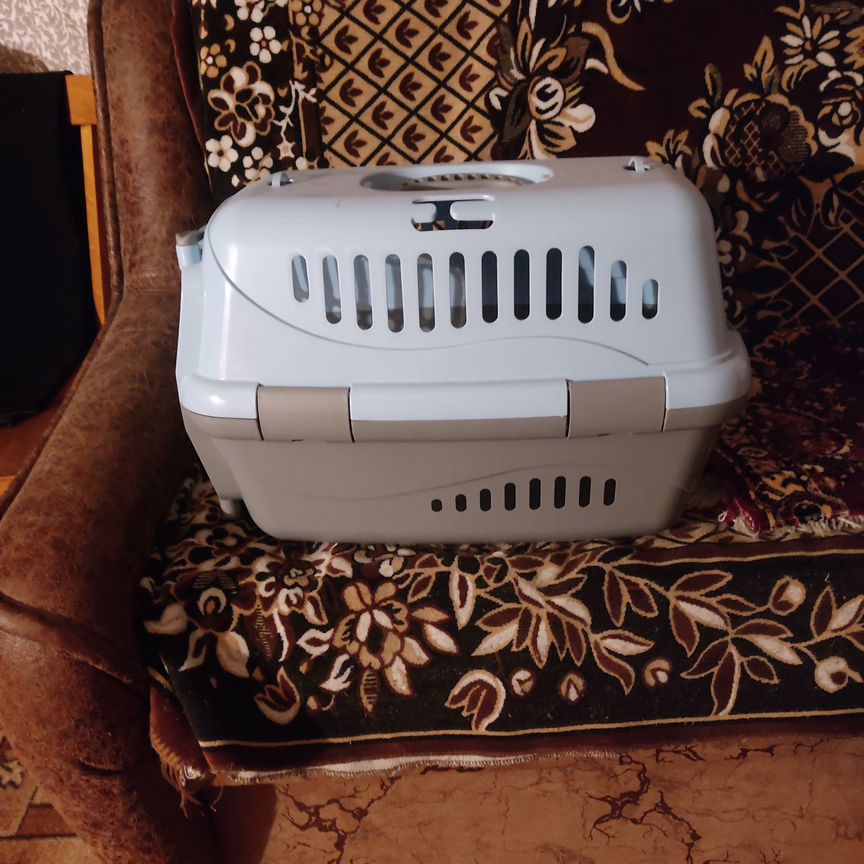 Переноска для кошек пластиковая