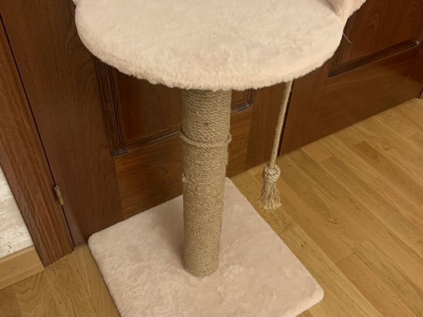 Когтеточка для кошки столбик с лежанкой