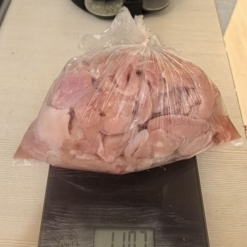 Кило обрези грудины бройлера за шоколадку)