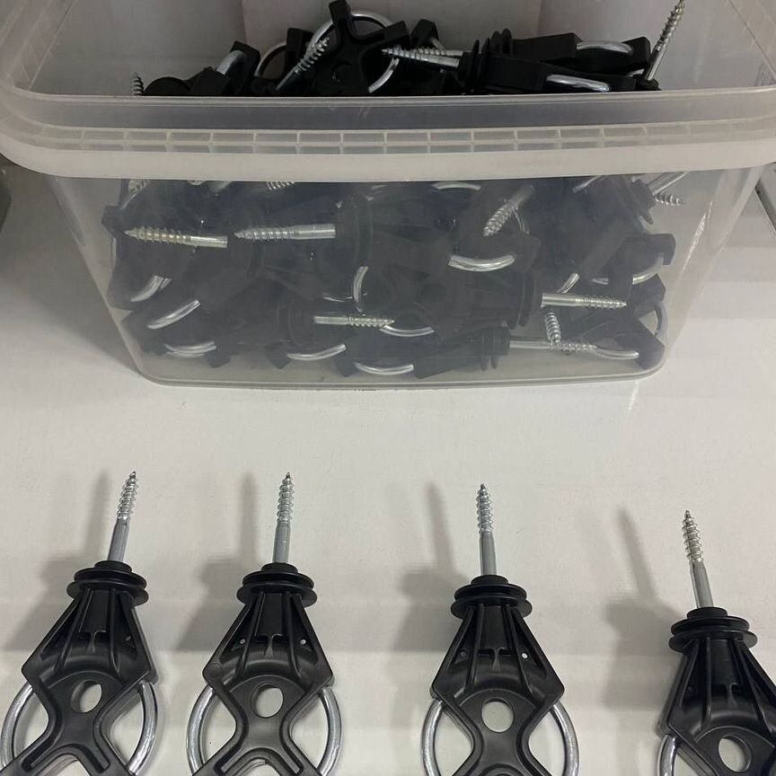 Изолятор для дерева с винтом