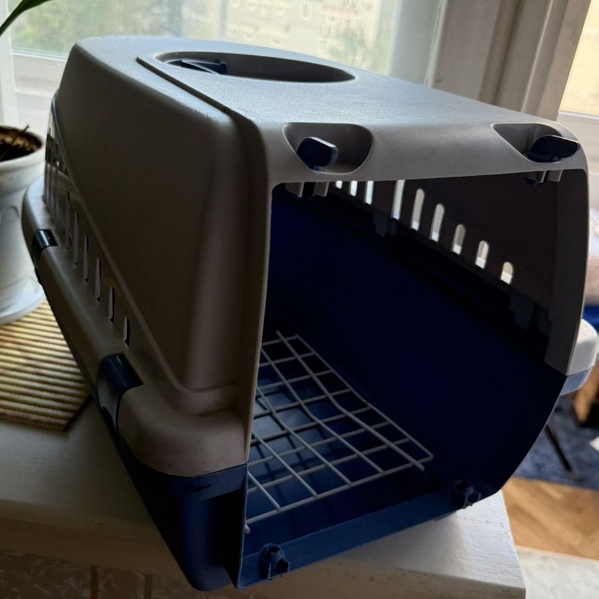 Переноска для кошек пластиковая