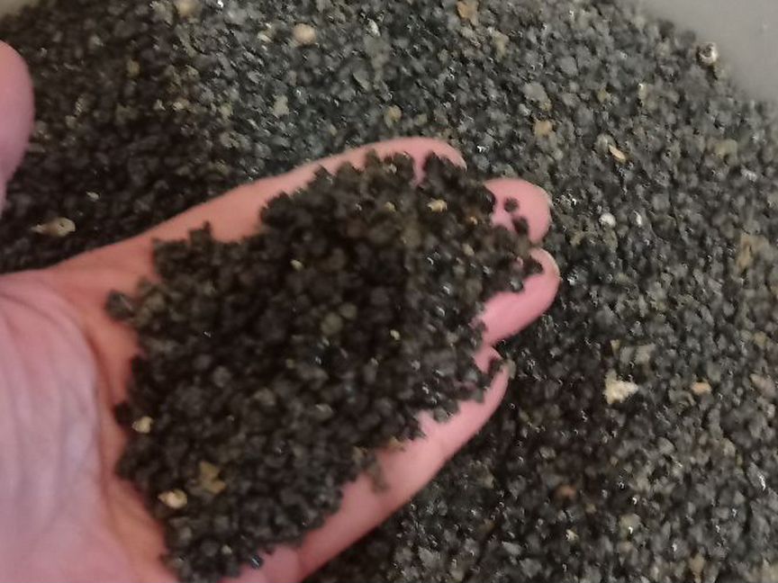 Чёрный грунт для аквариума