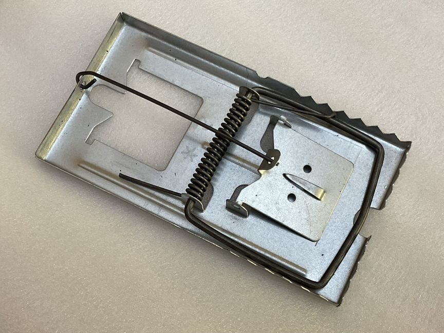 Крысоловка большая (капкан для грызунов)