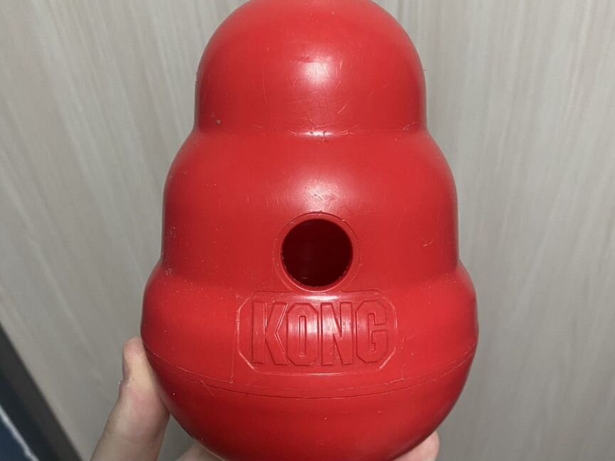Kong игрушка для средних собак Wobbler