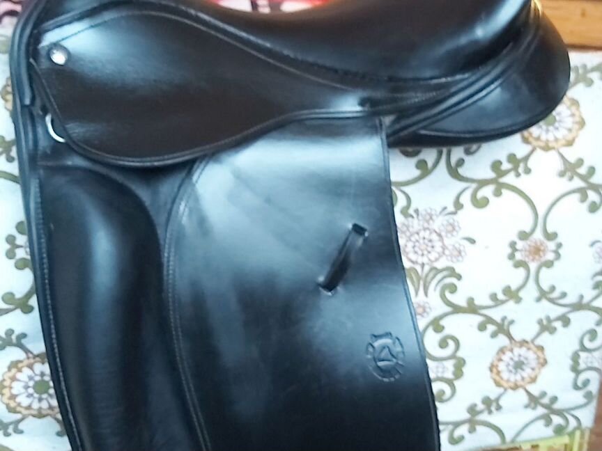 Выездковое седло