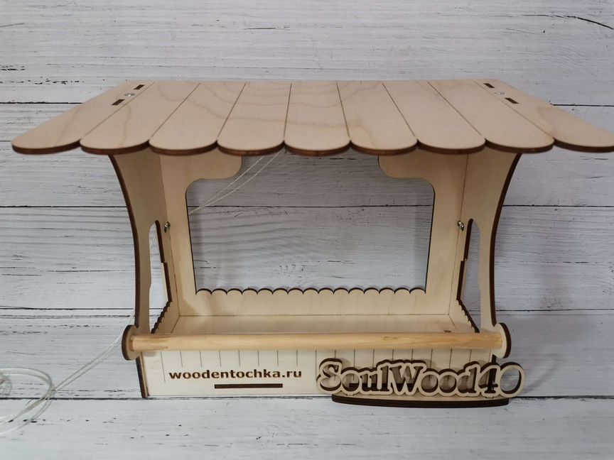 Кормушка для птиц на окно "Прилавок"