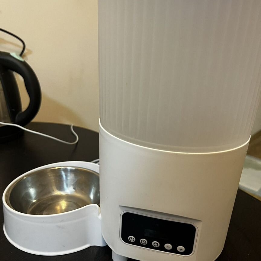 Автоматическая кормушка для животных