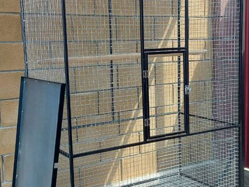 Клетка для крупных птиц и вольер для собак, качели