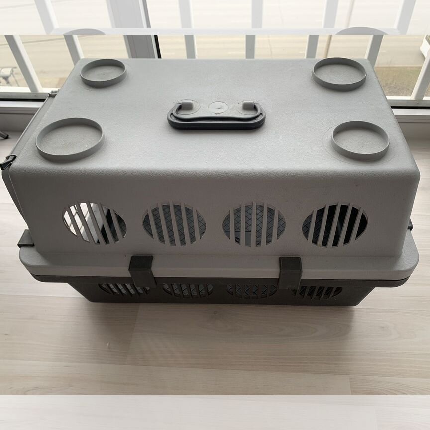 Переноска для кошек и собак пластиковая