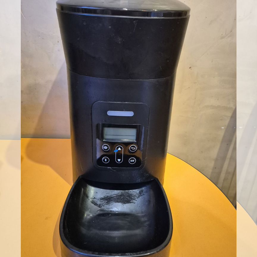 Автоматическая кормушка для кошек