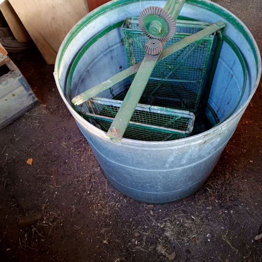 Медогонка 2 рамочная поворотная оцинкованная