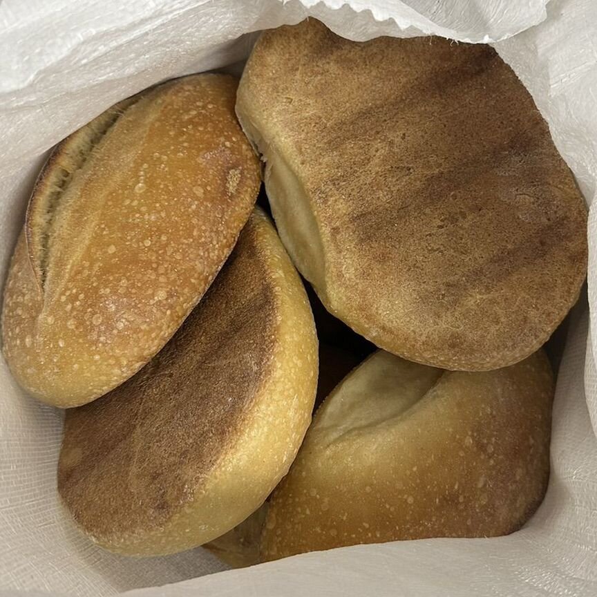 Хлеб в мешках на корм животным