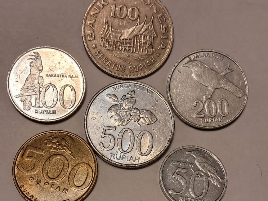 Жилище племени Минангкабау и др 6 монет Индонезии