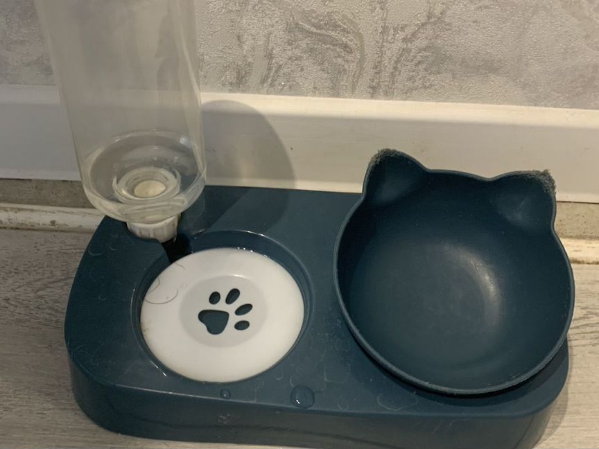 Чашечка доя корма и автопоилка доя дивотных