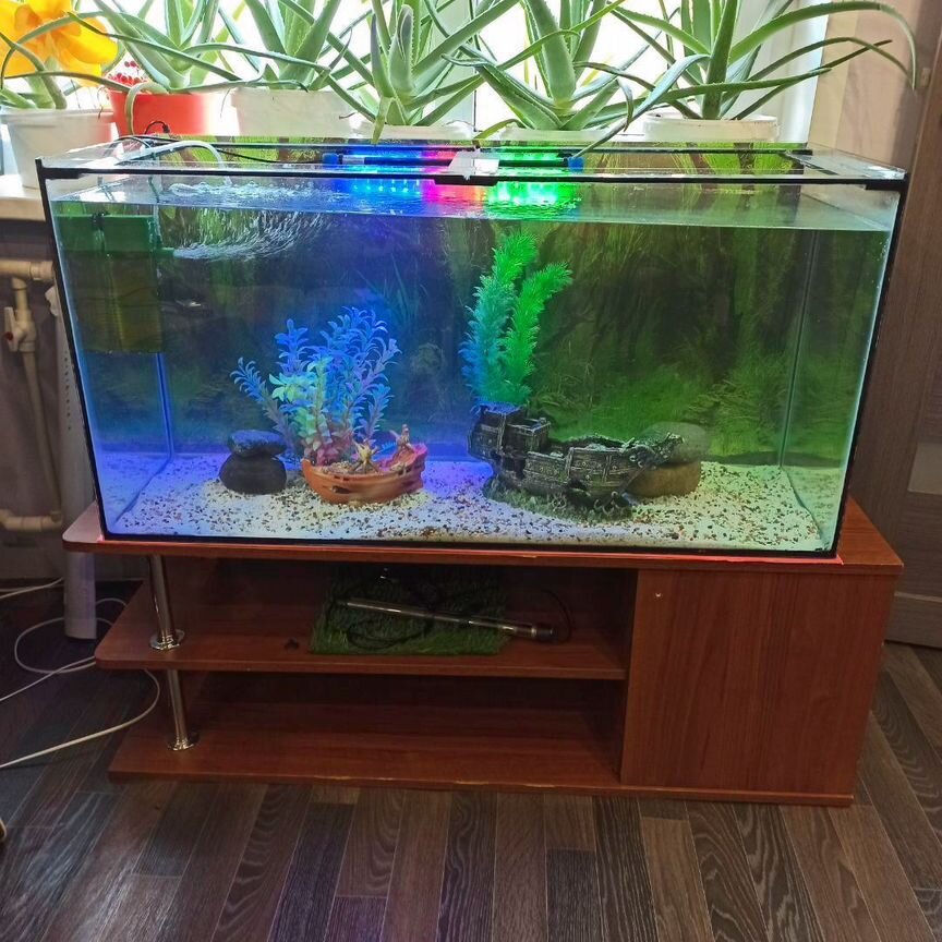 Аквариум 200 литров с тумбой и крышкой