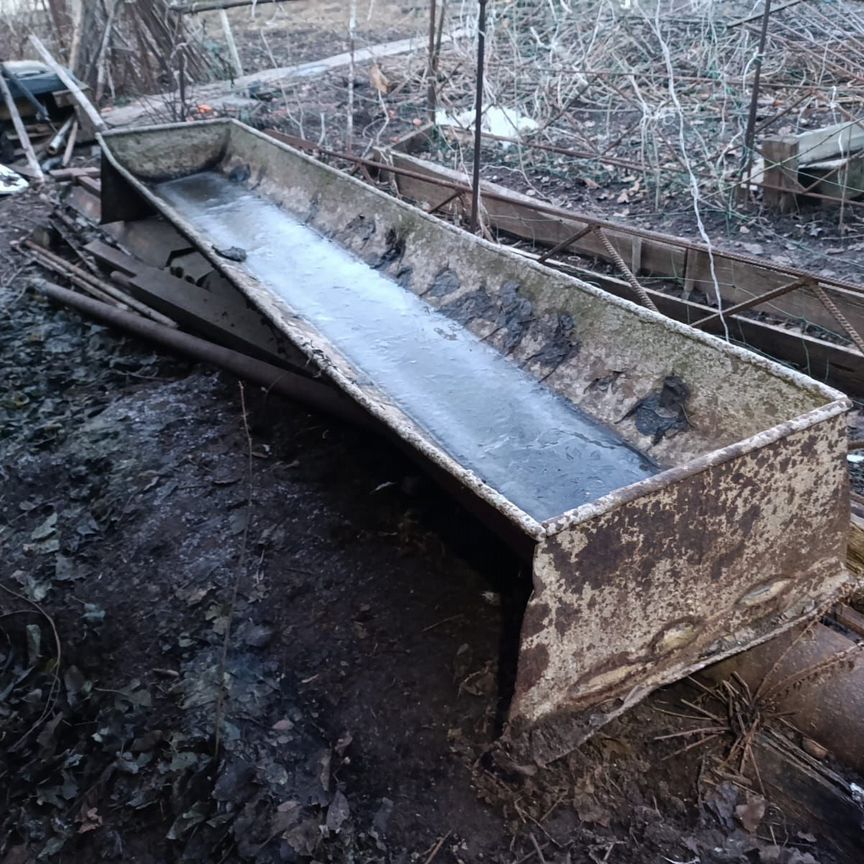 Корыто, поилка для животных