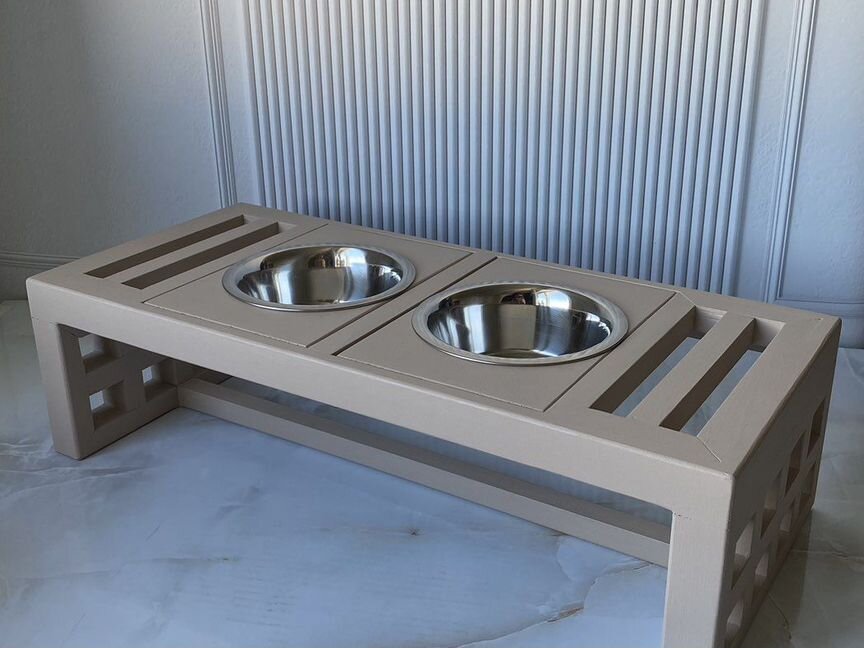 Подставка с мисками для собак