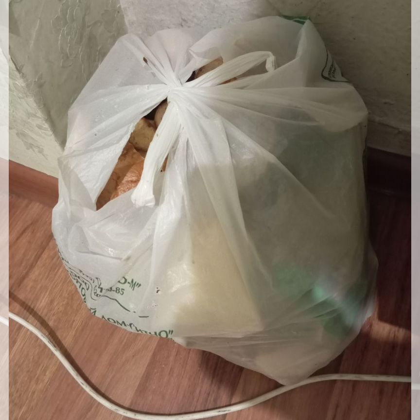 Пакет сухарей на корм скотине