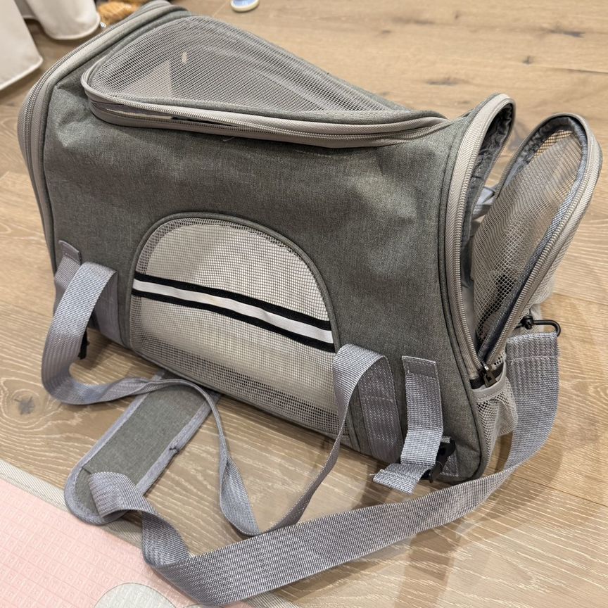 Переноска для собак и кошек