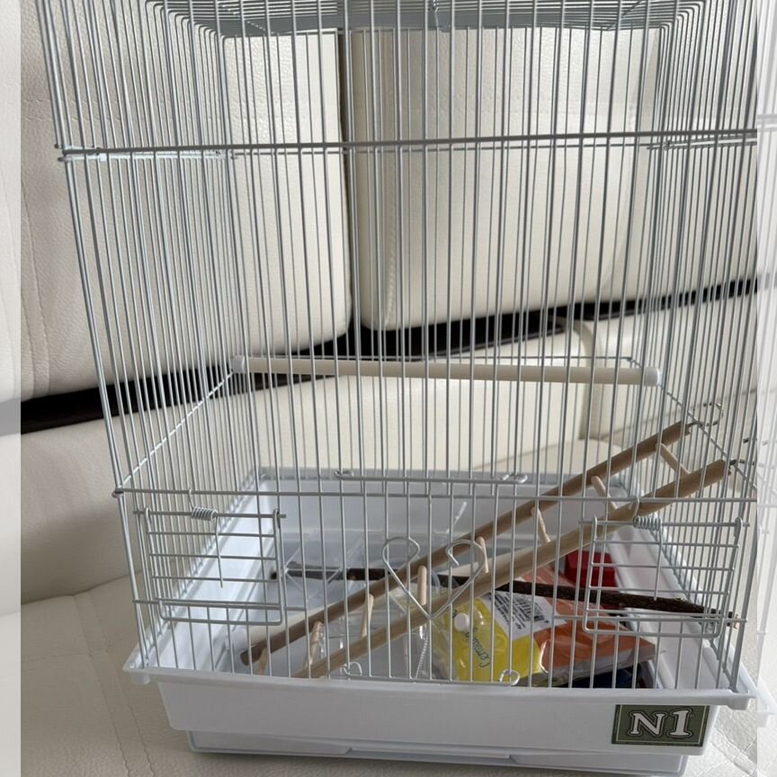 Клетка с аксессуарами для попугая