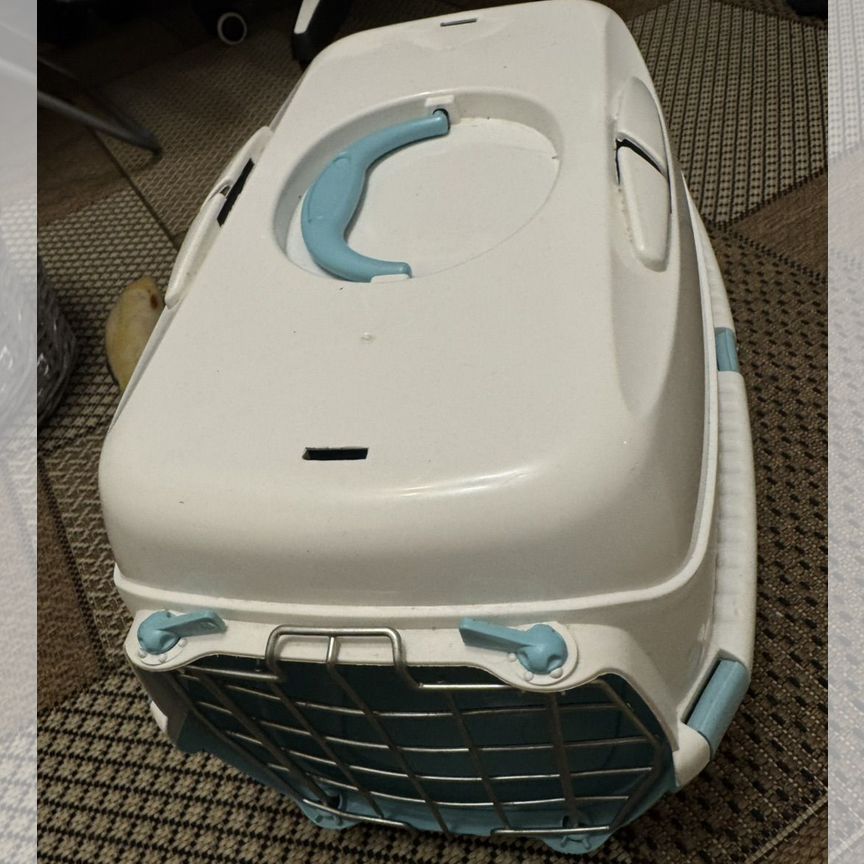 Переноска для кошек и собак