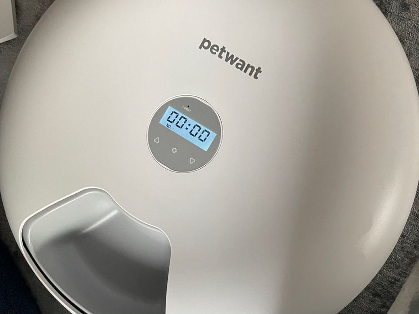 Автоматическая кормушка для домашних животных