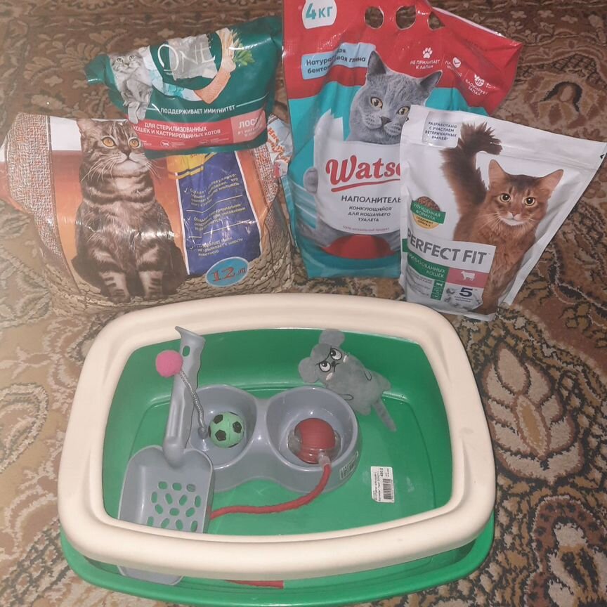 Лоток,кормушка,наполнитель, игушки для кошки