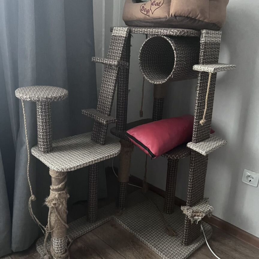 Когтеточка для кошек с лежанкой