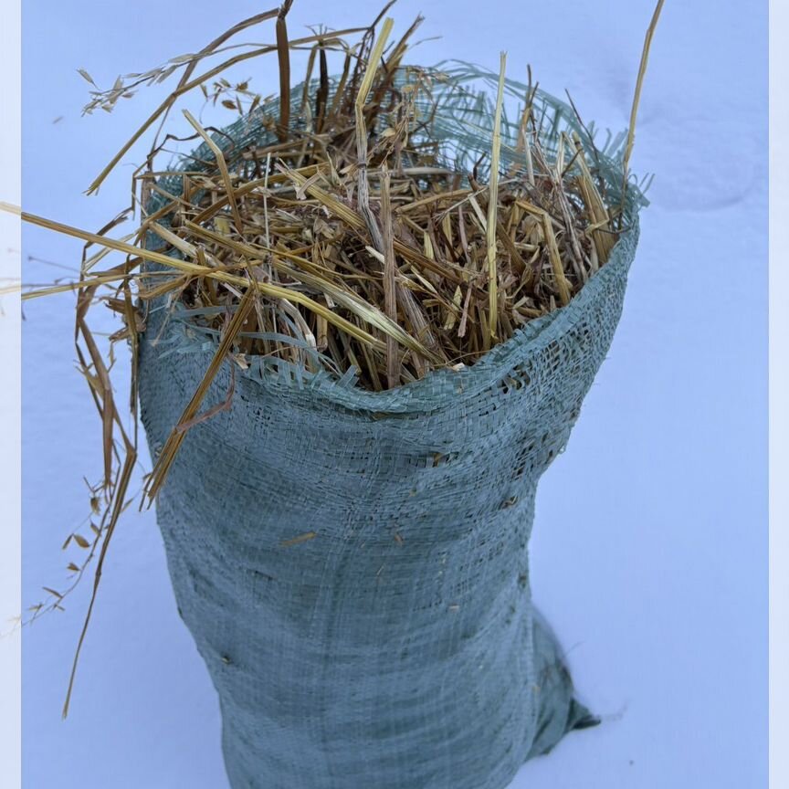 Солома в мешках