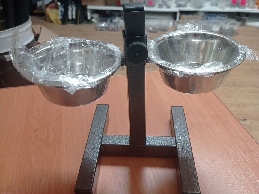 Миски металлические на стойке, пластиковые