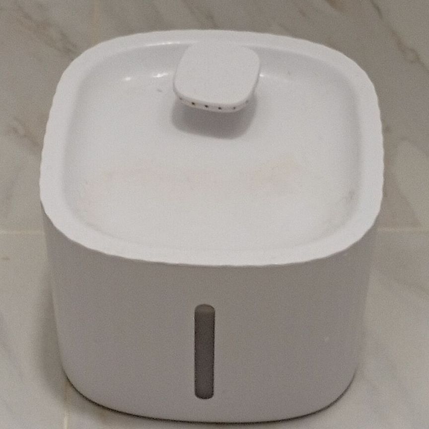 Фонтан поилка для кошек с датчиком движения