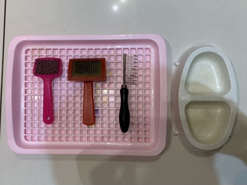 Лоток, расчески,миска