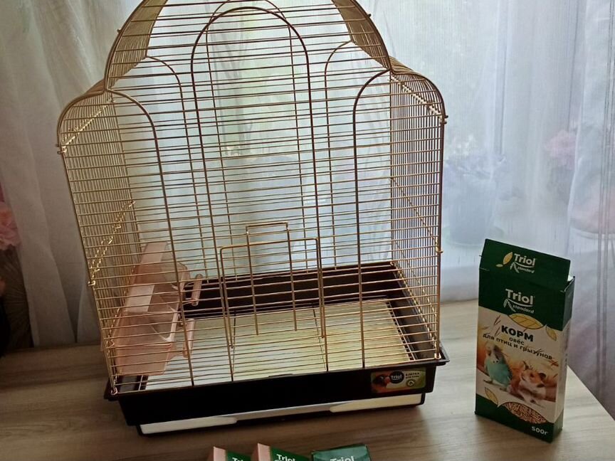 Клетка для попугайчиков и лакомства
