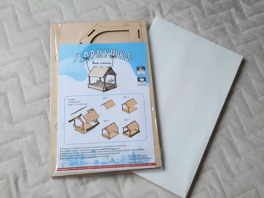 Новая деревянная кормушка для птиц из фанеры