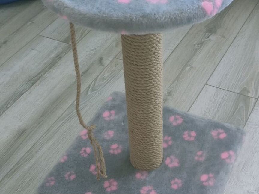 Когтеточка - столбик с полкой-лежанкой