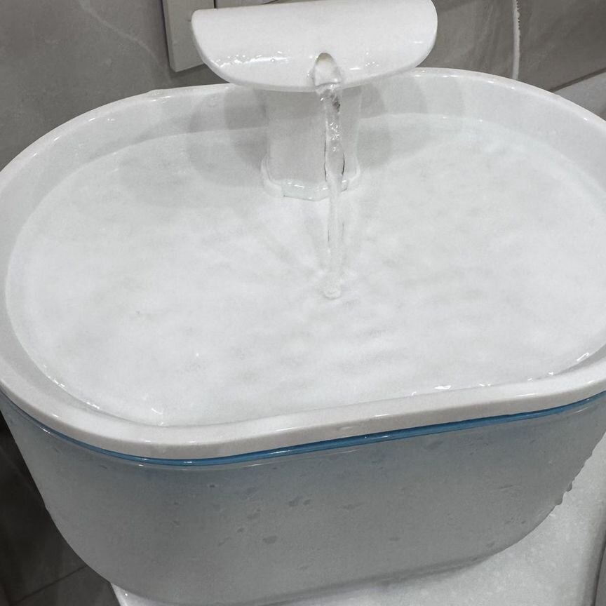 Питьевой фонтан-поилка для кошек (с фильтрами)