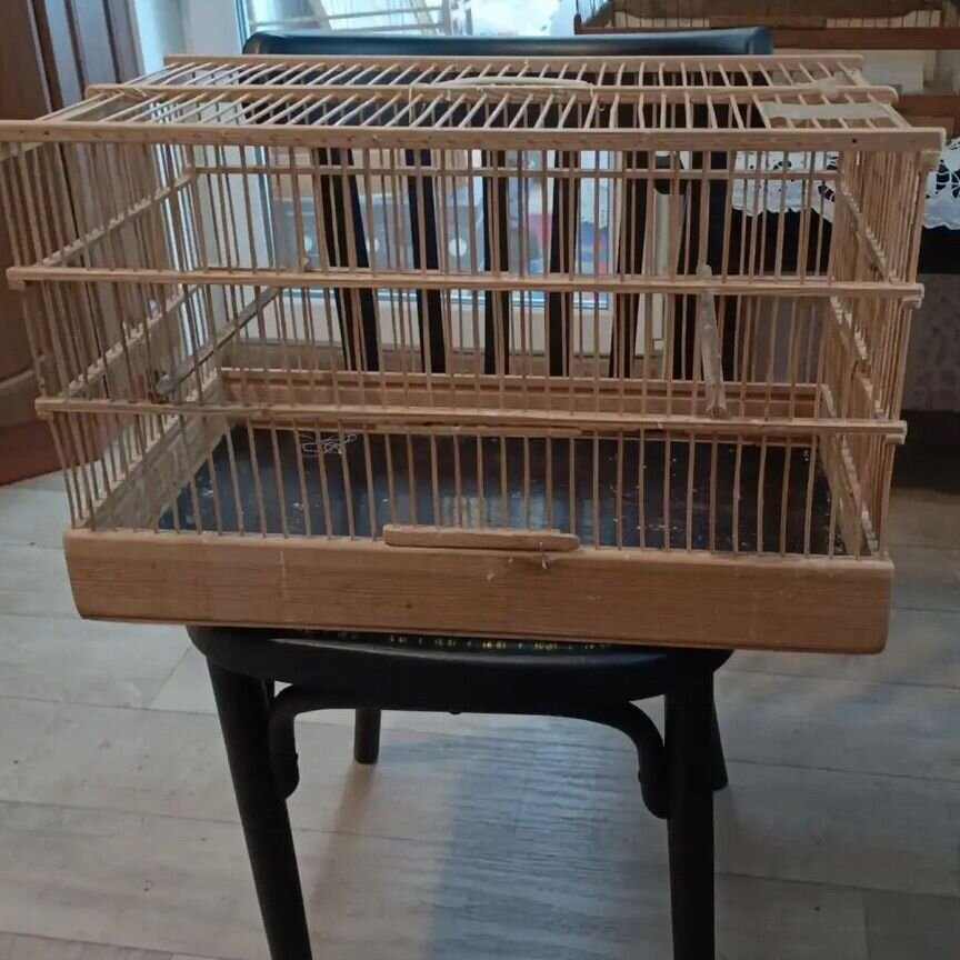 Клетка для птиц из дерева