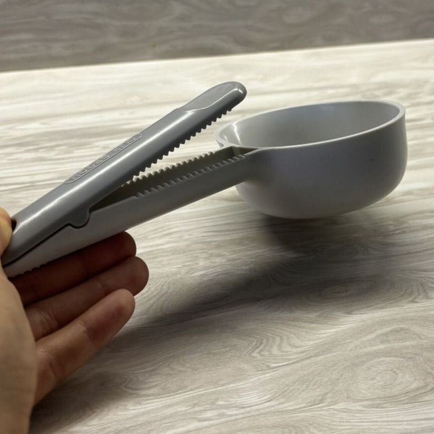 Ложка совок для корма животных с прищепкой