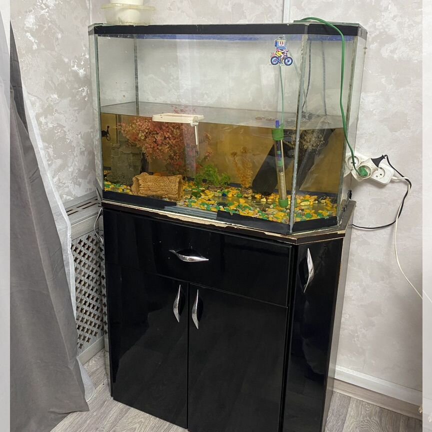Продам аквариум с рыбками и с тумбой