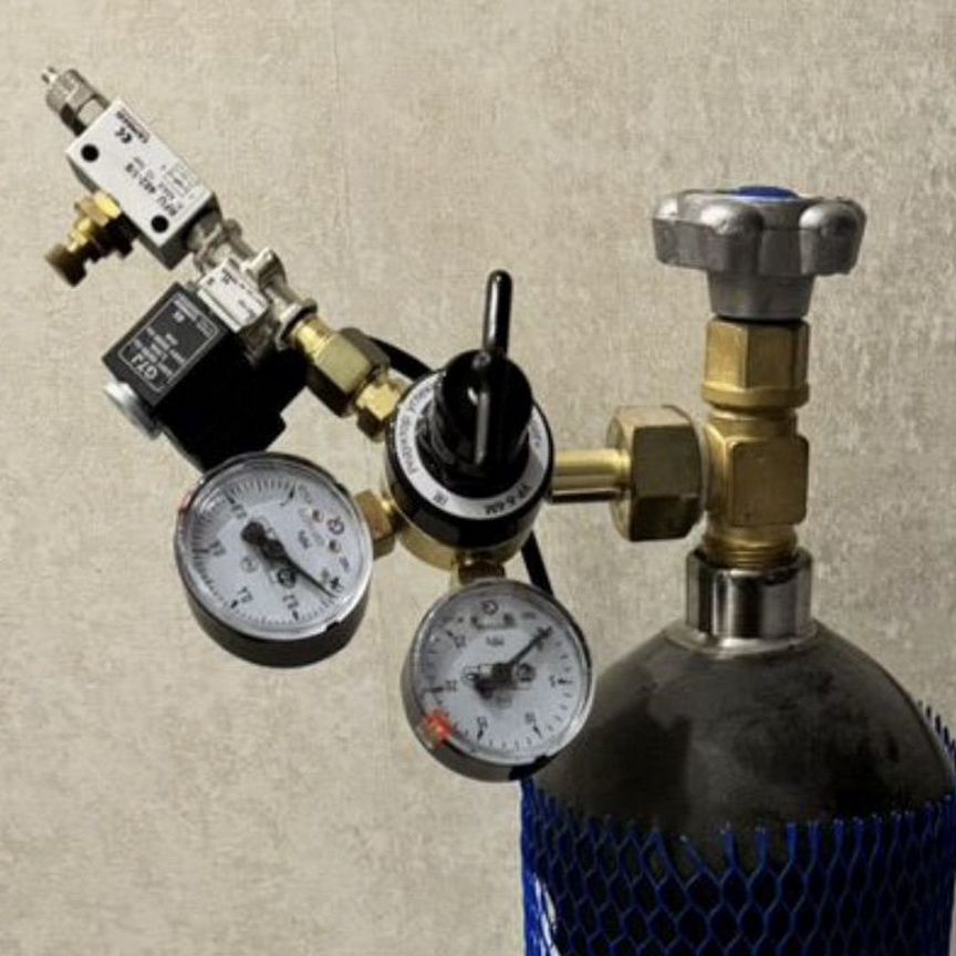 Редуктор с электромагнитным клапаном