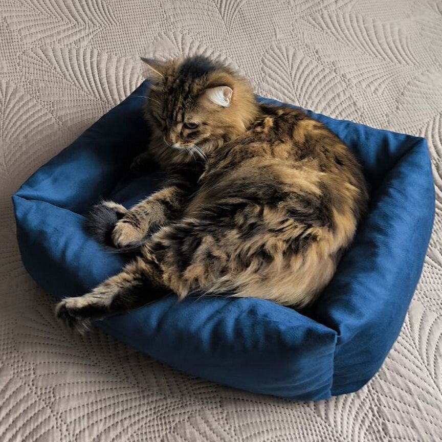 Лежанка для кошек новая