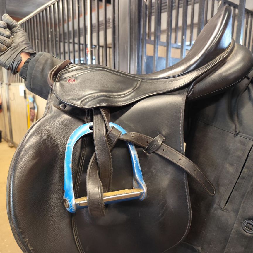 Седло для лошади