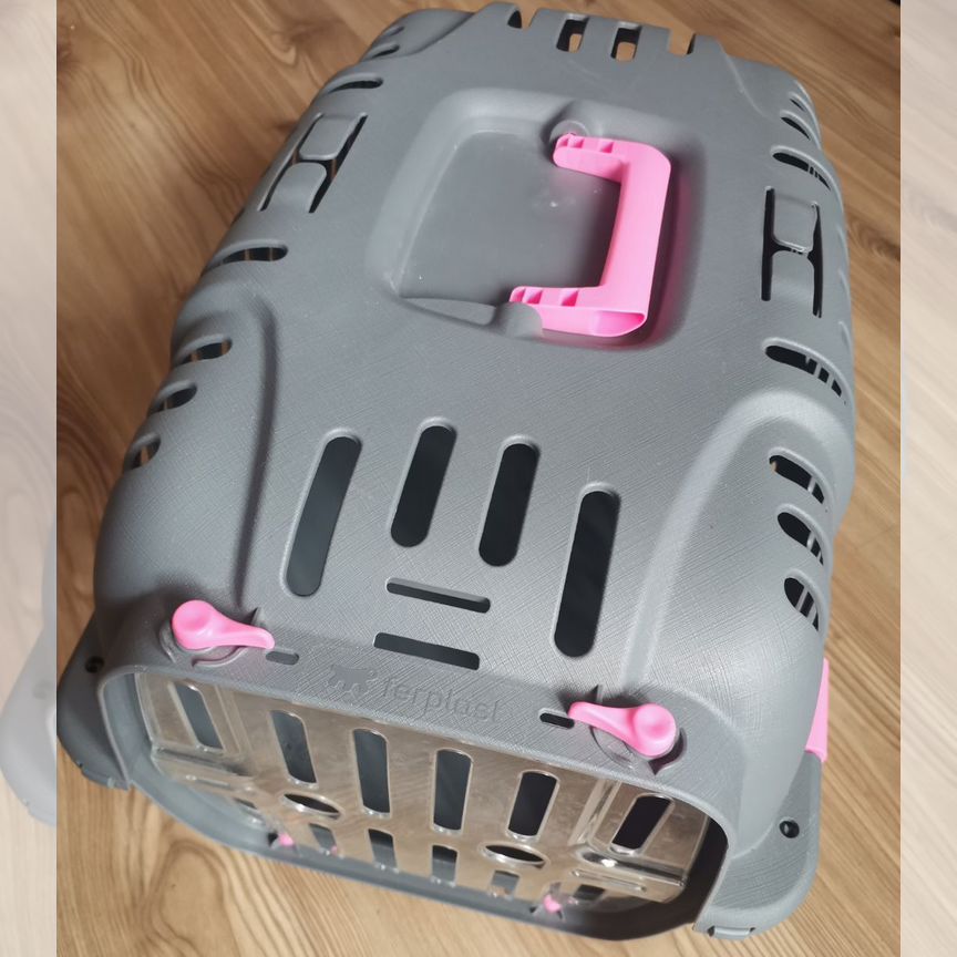 Переноска для кошек пластиковая