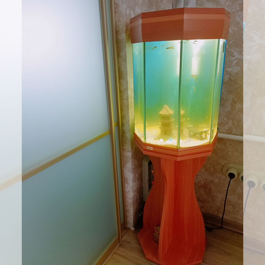 Продаю аквариум Кристалл на тумбе