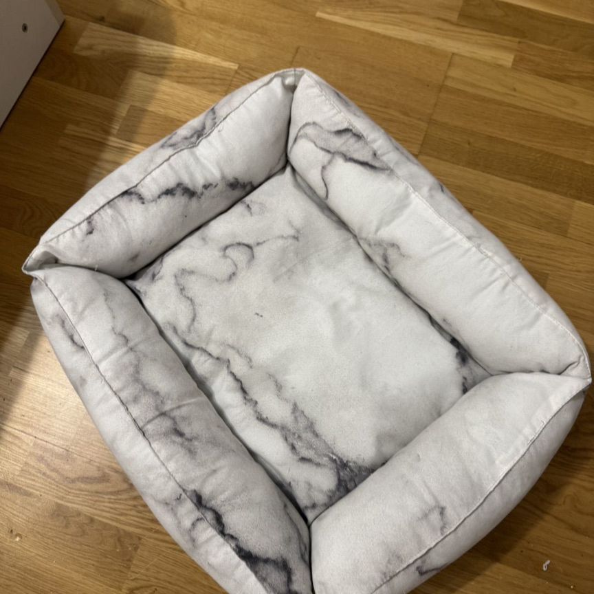 Лежанка для кошек бу