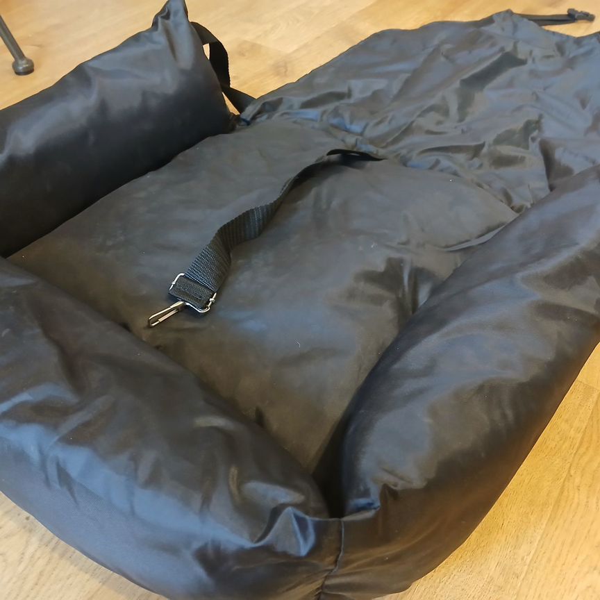 Автокресло для собак