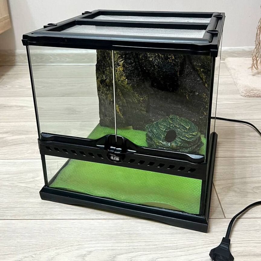 Террарим Exo Terra 30*30*30см с ковриком и камерой