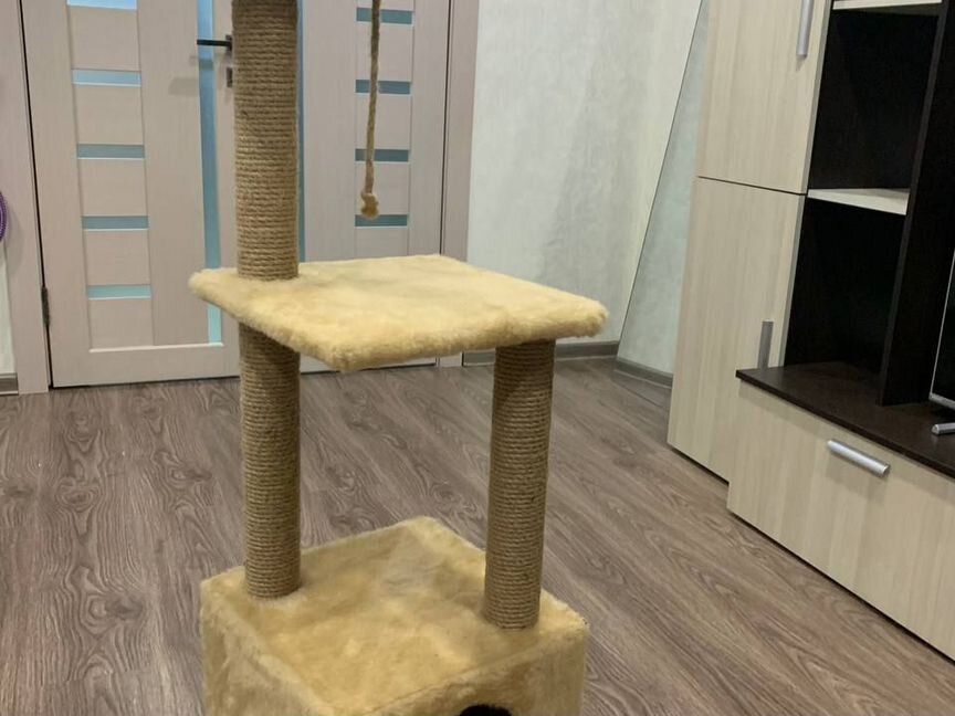 Кошачий домик с когтеточкой